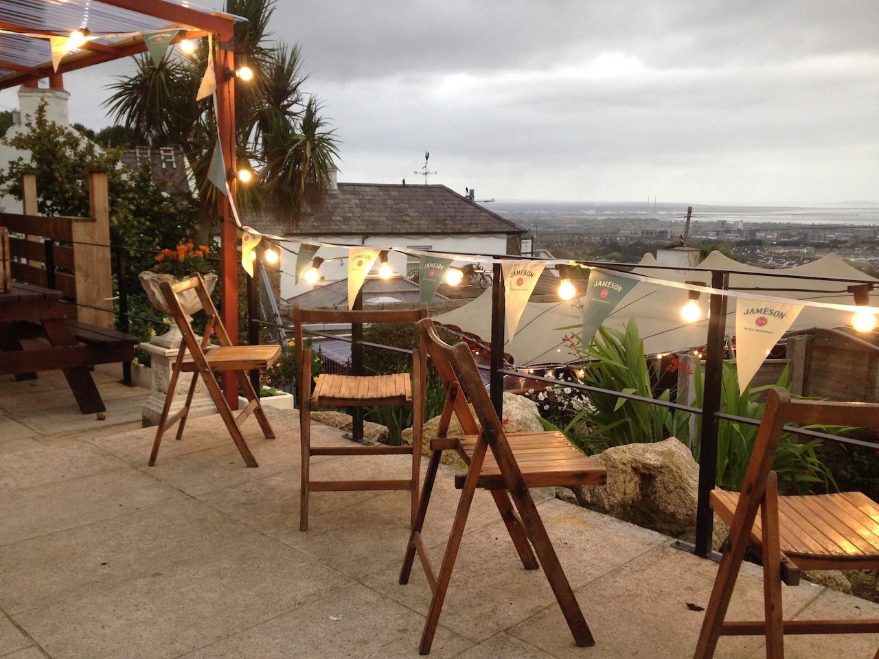 20 Beautiful Beer Gardens in Dublin for Outdoor Drinks & Food